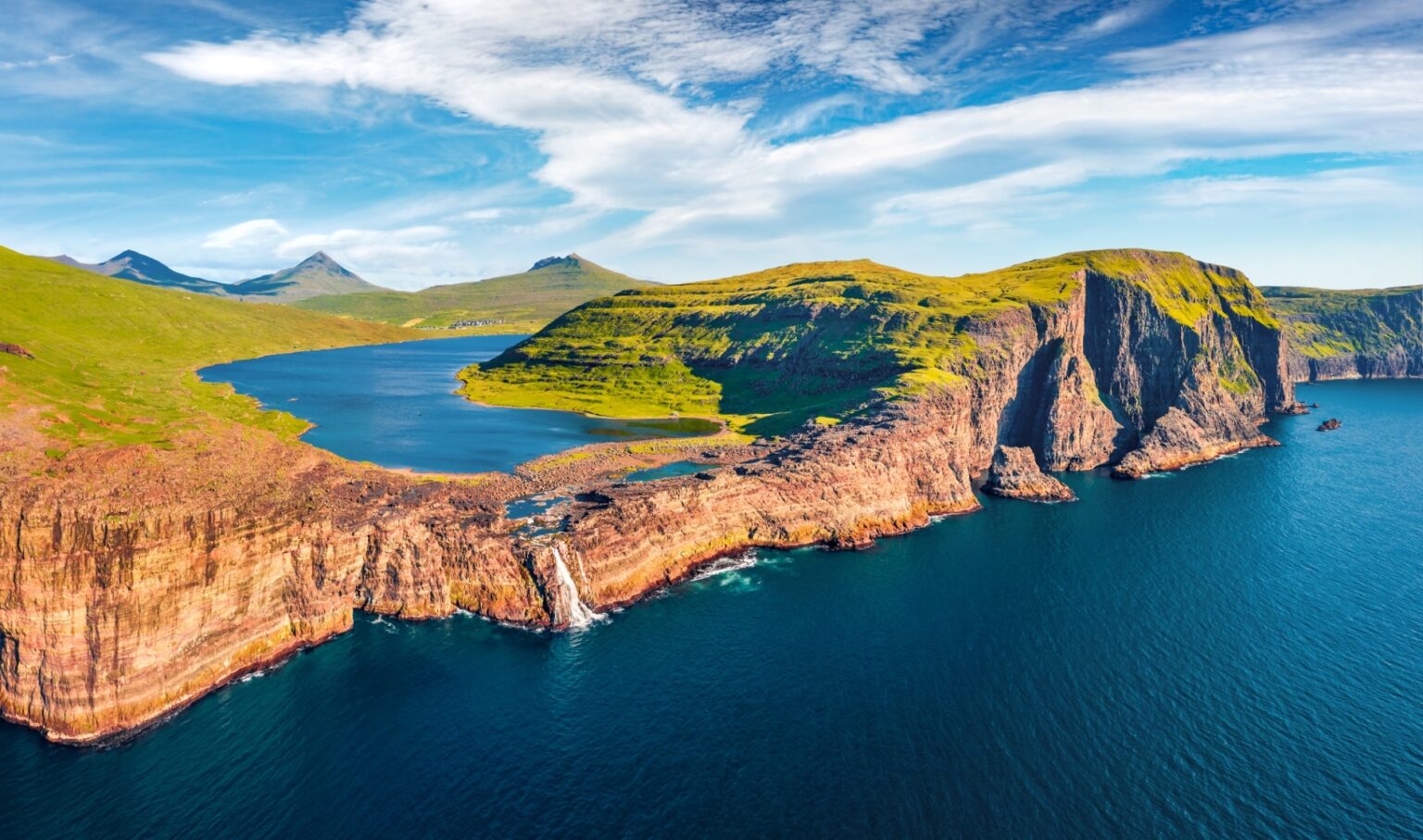 Lago nas Ilhas Faroé impressiona por característica MÁGICA